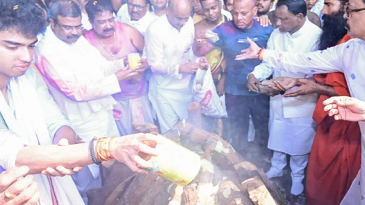 Dharmendra Pradhan Father Death: देवेंद्र प्रधान पंचतत्व में विलीन, बेटे धर्मेंद्र प्रधान ने दी ...