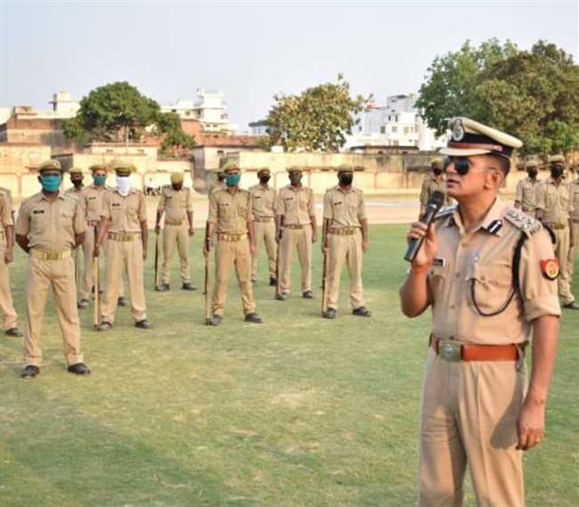 Azamgarh में DIG Subhash chandra Dube ने Police line में रिक्रूट ...