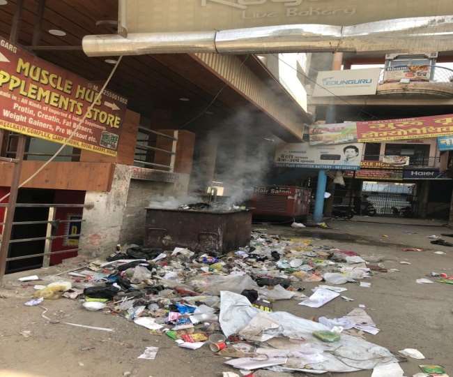 हिसार में खुले में जल रहा कचरा, बिल्डिंग में आग लगने की पैदा हो रही ...