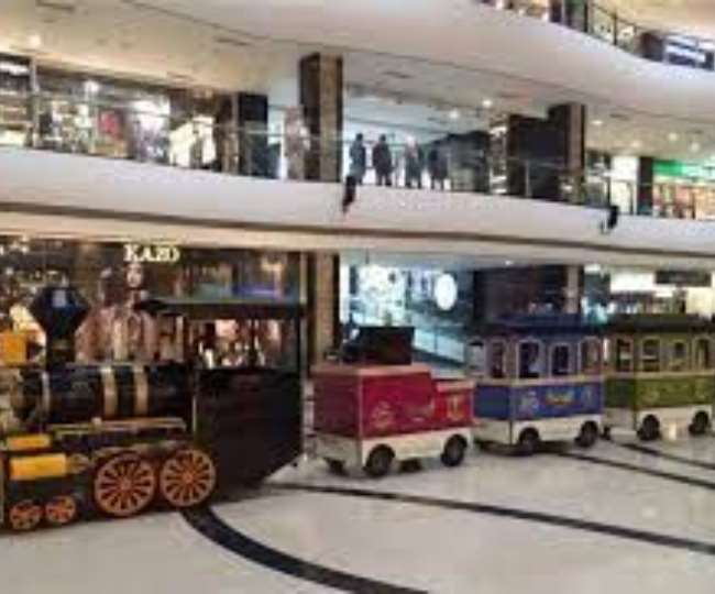 मुरादाबाद के मॉल में भीषण हादसा, दो हिस्सों में टूटी ट्वाय ट्रेन, बच्ची ...