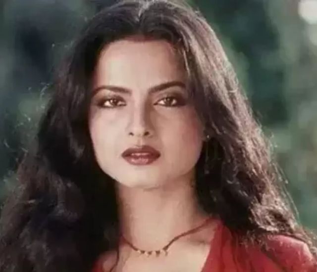 'घरवालों ने मार-मार के बनाया एक्ट्रेस,' दिलचस्प है Rekha के फिल्मों में ...