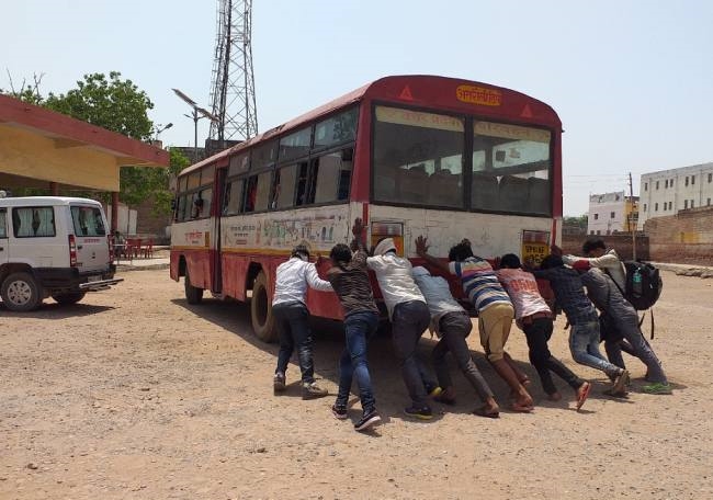 फिजिकल डिस्टेंस के दावे फेल खराब बसें भी लगाईं - Claims of physical ...