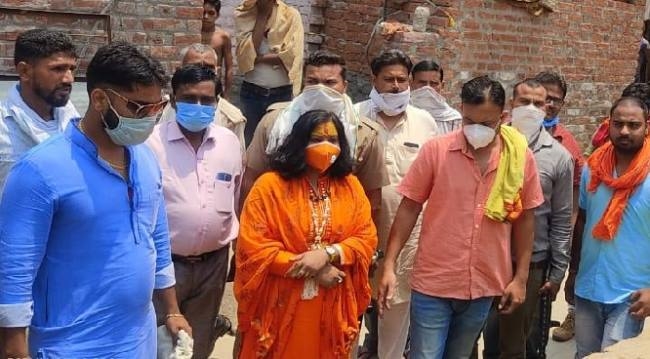 दर्द ब्यां कर फफक-फफक कर रो पड़ी पीड़िता - State Minister knows the ...