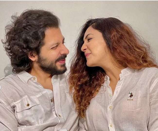 Neeti Mohan - Nihar Pandya के बेटे की पहली तस्वीर हुई वायरल, मां की गोद ...