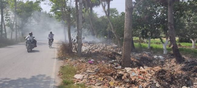 नारकीय जीवन जीने को मजबूर हैं जंदाहा नगर पंचायत जंदाहा के लोग - People ...