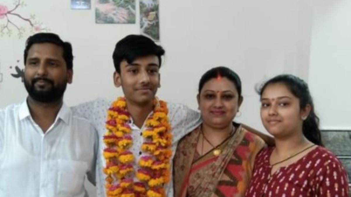 Raebareli Topper: रायबरेली में भाई-बहन का कमाल, हाईस्कूल में अथर्व और ...