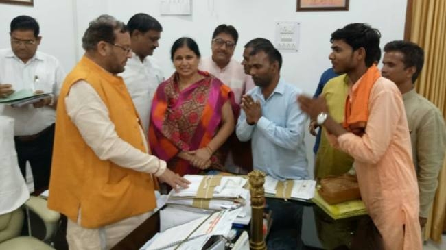 पार्षदों ने मेयर के खिलाफ खोला मोर्चा, मंत्री से शिकायत - ddfdfdf