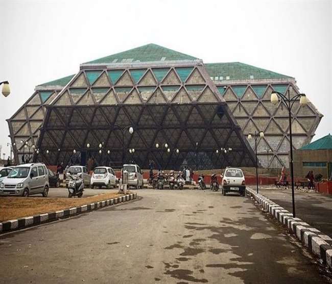 Jammu Kashmir: बडगाम में 4 करोड़ रुपए की लागत से तैयार होगा इंडोर ...