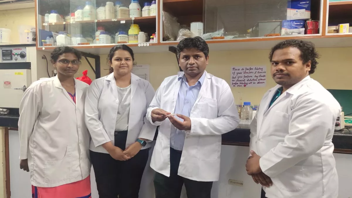 IIT BHU: विज्ञानियों ने बनाया प्राकृतिक रूप से त्वचा विकसित करने वाला मलहम - IIT BHU:Scientists ...