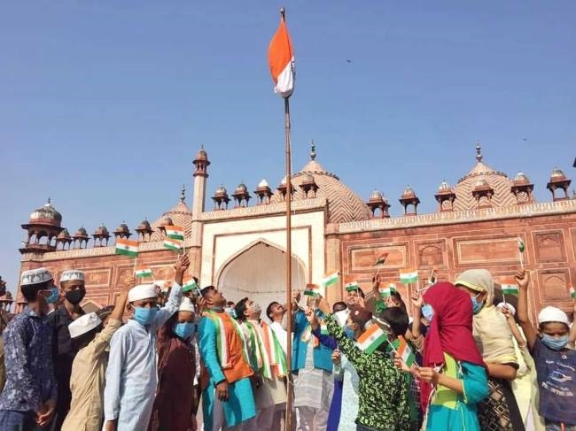 जामा मस्जिद में ध्वजारोहण को हराम बताने वाले शहर मुफ्ती पर मुकदमा - FIR ...