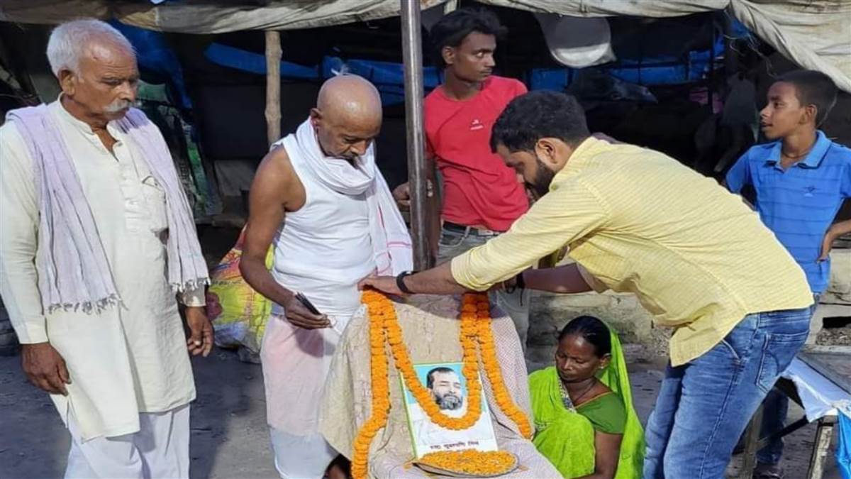 भिखारी का ब्रह्मभोज कराकर पेश की मानवता की मिसाल - Deepak Gupta becomes ...