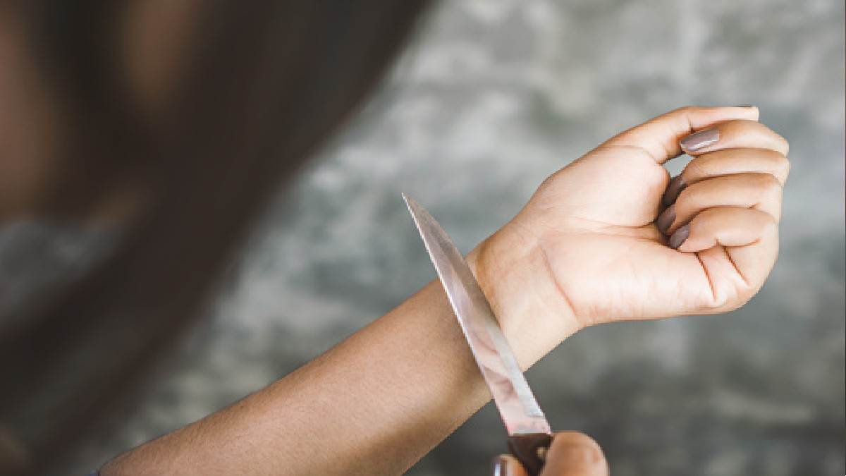 मुरादाबाद में प्रेमी के घर पहुंचकर प्रमिका ने काटी हाथ की नस, ग्रामीण ...