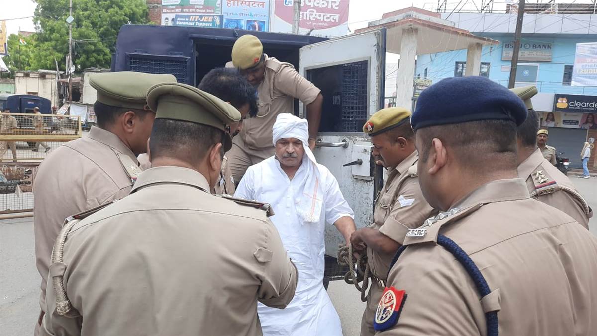 वाराणसी लाया गया आजीवन कारावास की सजा काट रहा पश्चिम उत्तर प्रदेश का ...