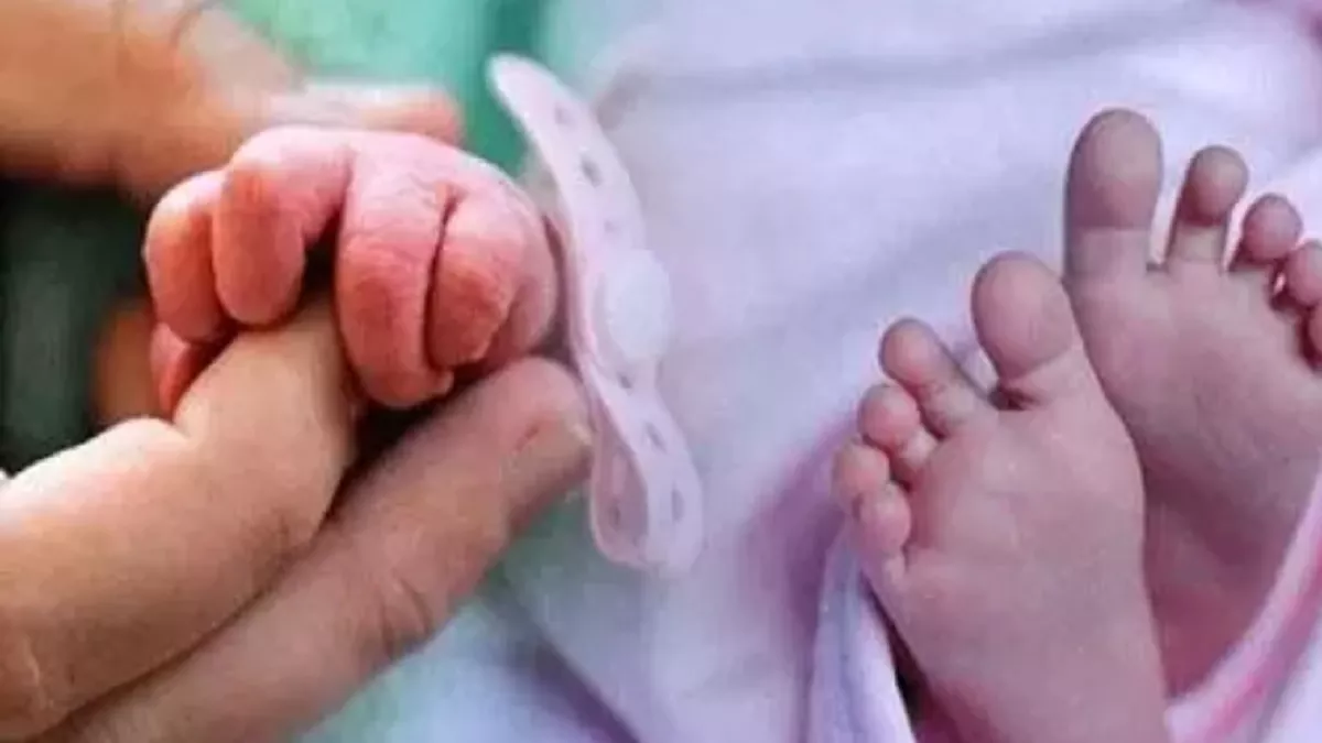 Almora News : महिला अस्पताल में युवती ने नवजात को दिया जन्म, तीन माह ...