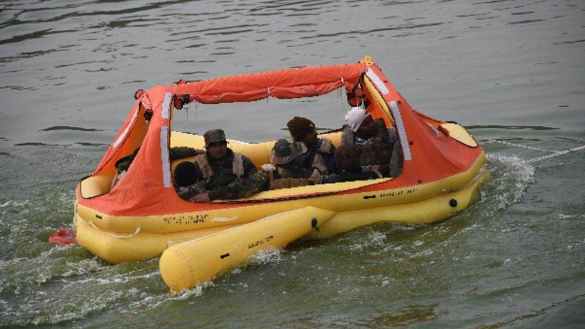 जवानों की सुरक्षा करेगी स्वदेशी किट, समुद्र में सुरक्षा के लिए है खास ...