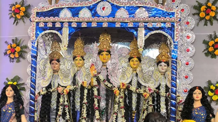 Bishari Puja 2025: देवी विषहरी की पूजा में उमड़े श्रद्धालु... सजधज कर ...