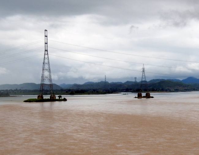 बाणसागर डैम के दस फाटक खुले, अलर्ट - Ten gates of Bansagar dam opened ...