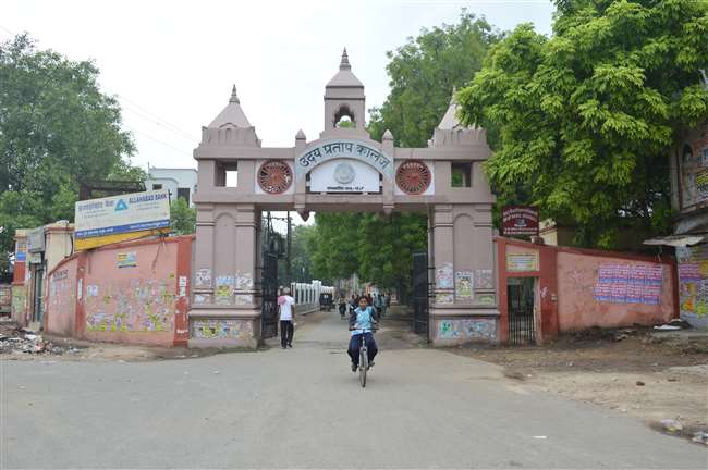 UP College साक्ष्य व बयान के आधार पर रिपोर्ट तैयार करने में जुटी टीम ...