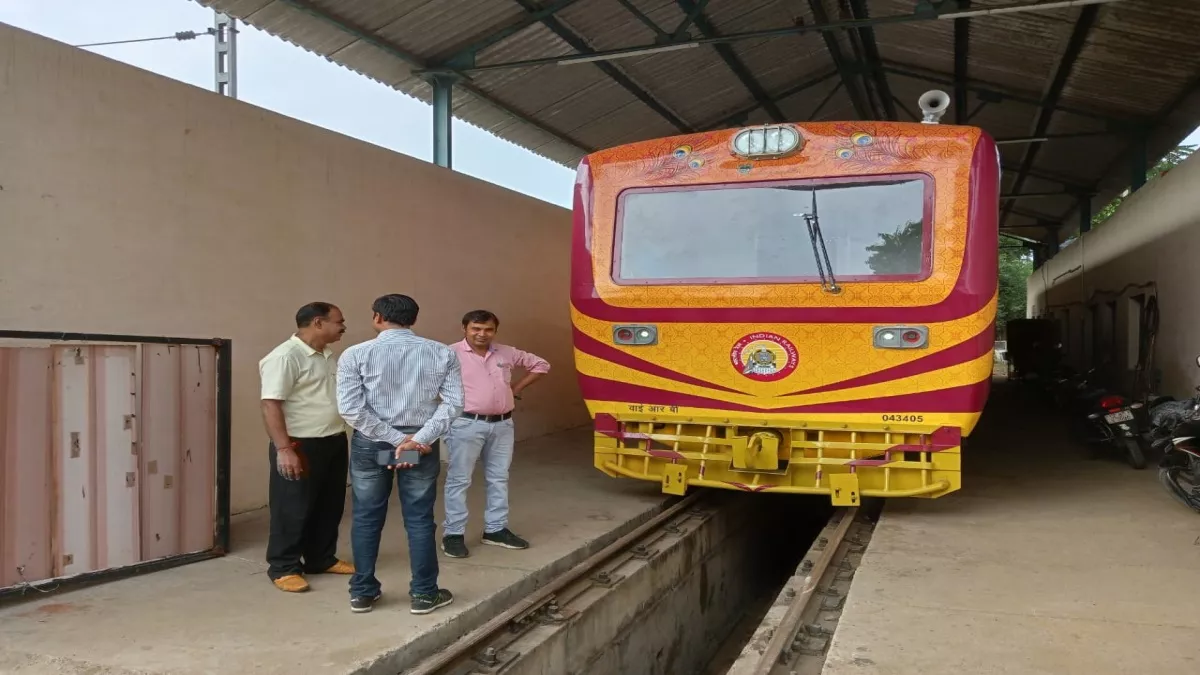 Rail Bus in Vrindavan: ट्रायल तो रहा सफल अब बस भक्तों के लिए चलने का ...