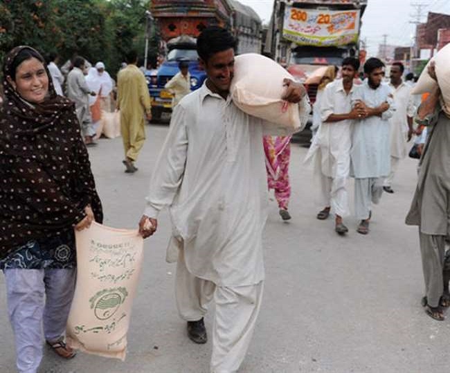 Pakistan Flour Crisis: पाकिस्तान में अब 'रोटी' खाना भी हुआ मुश्किल, 125 ...