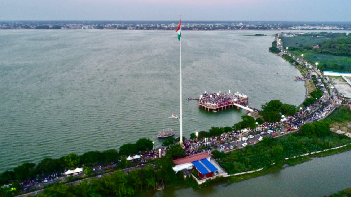 Success Story: इस IAS अफसर के कामों को जानकर आप भी करेंगे गर्व, 13 ...