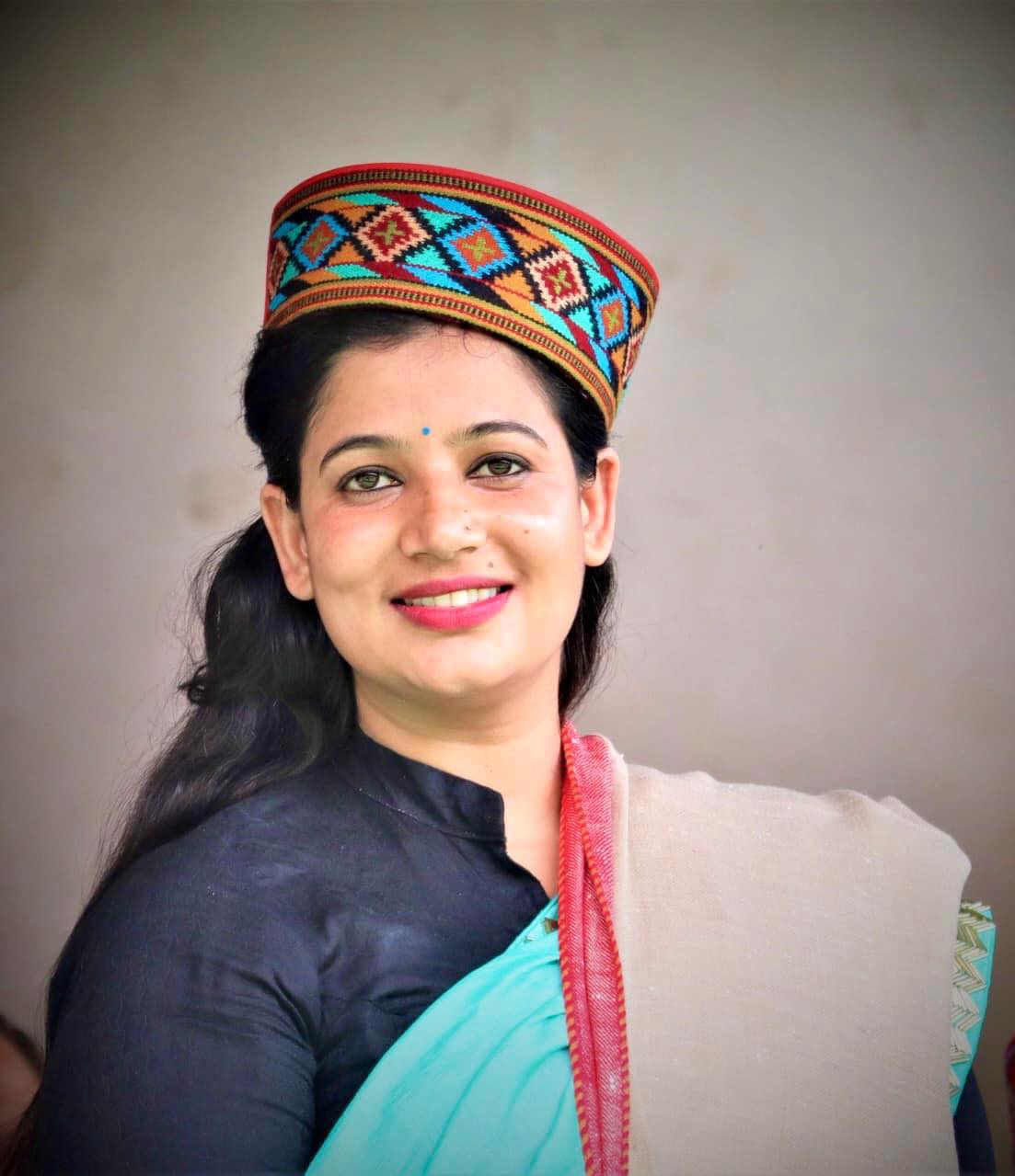 कौन हैं हिमाचल की लेडी अफसर ओशिन शर्मा? सरकार ने क्यों लिया एक्शन, सोशल मीडिया पर हैं लाखों ...