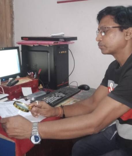 कैथी लिपि को सहेज रहे मुकेश, पिता से मिली विरासत - land paper in kaithi ...