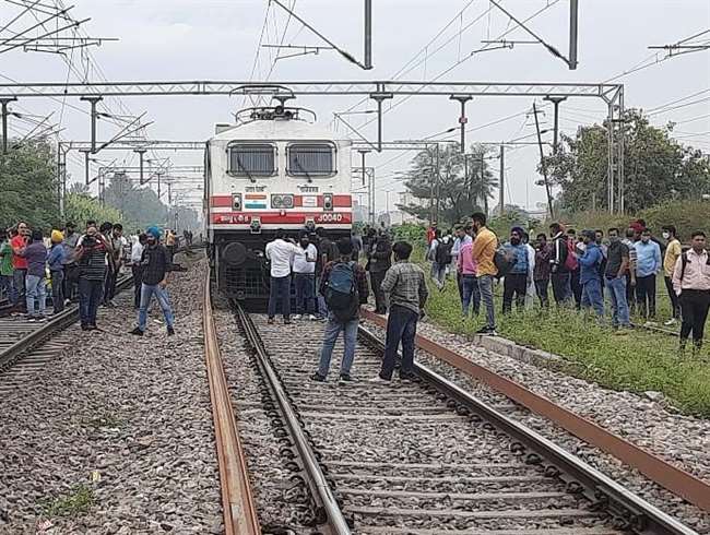 Kisan Rail Roko Andolan: किसानों ने फिरोजपुर मंडल के 4 सेक्शन किए ब्लाक ...