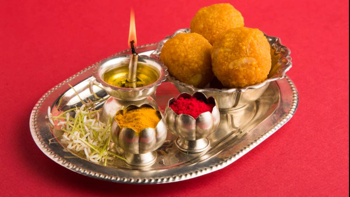 Diwali Silver Utensils Cleaning Tips: इन आसान उपायों से चमकाएं पूजा में ...
