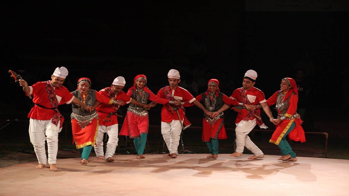 Rajasthan : महाभारत कालीन माना जाता है ठोडा, 'लोकरंग' में हुई प्रस्तुति ...