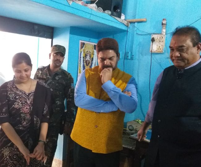 रामगढ़ के सुकरीगढ़ा के कारीगरों की ज्वेलरी देखकर खुश हुए माली व ...