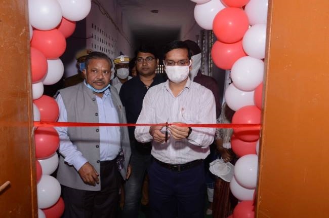 दुल्हनों को मेकअप किट भी मिलेगी - The brides will also get a makeup kit ...