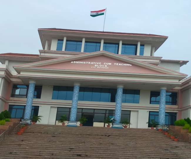 Police Training Center : स्वासपुर पुलिस ट्रेनिंग सेंटर में प्रशिक्षण ले ... Police Training Center : स्वासपुर पुलिस ट्रेनिंग सेंटर में प्रशिक्षण ले ...