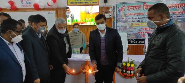 फेसबुक लाइव क्रैश कोर्स से लाभान्वित हो रहे छात्र : डीएम - Students ...