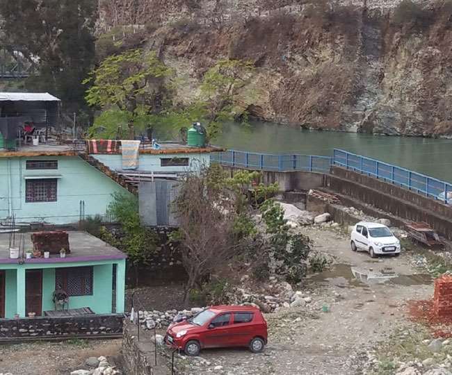 भागीरथी के किनारे 'आस्था पथ' की राह में अतिक्रमण का रोड़ा, पढ़िए पूरी ...