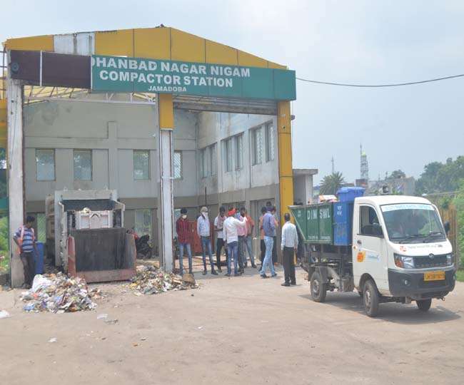 Dhanbad Municipal Corporation: कचरा उठाने के एवज में हर घर से वसूला ...