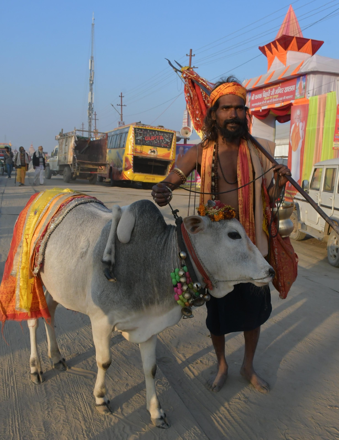 महाकुंभ में रहस्यमयी बाबाओं की कतार... किसी के जटाओं से निकल रही आग तो ...