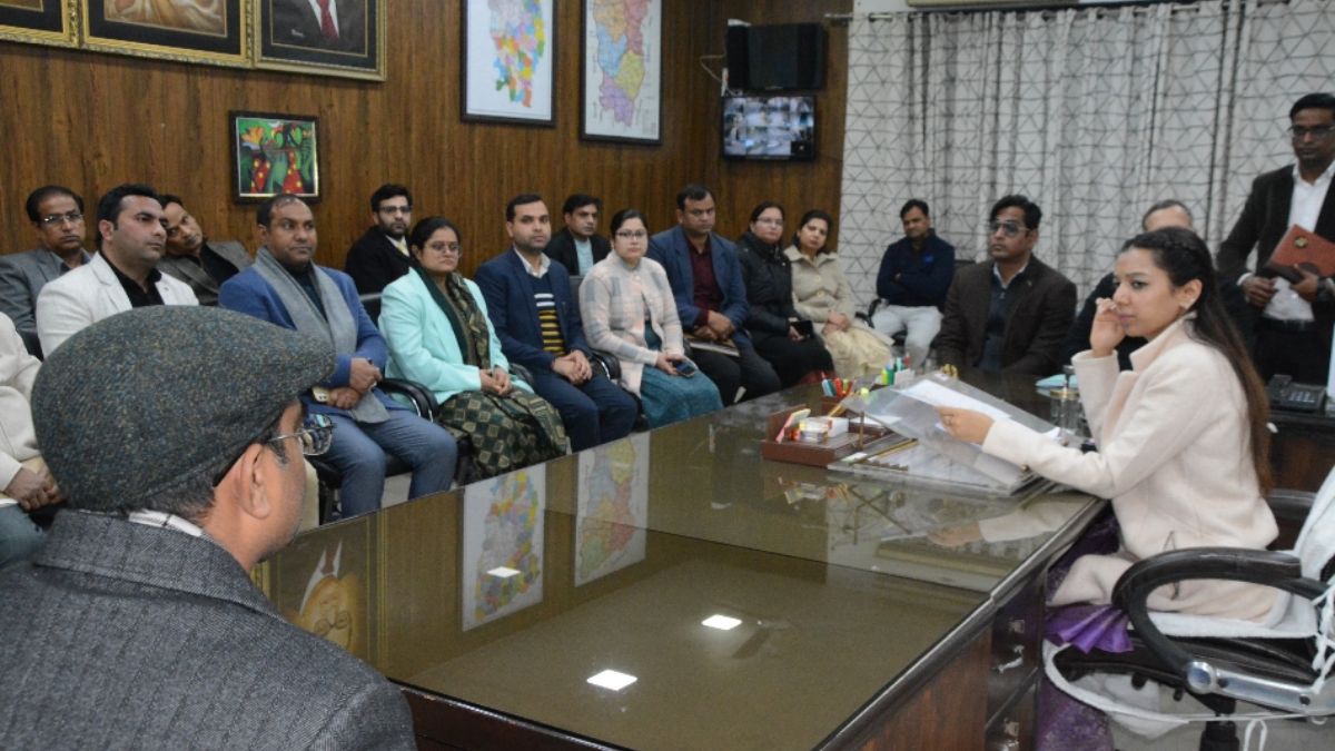 कौन हैं IAS अस्मिता लाल, जिन्होंने बागपत में 31वें डीएम के तौर पर ...