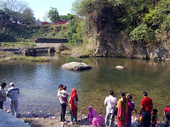 डरोह में लोगों ने मछिंद्रनाथ समाधि स्थल को संवारा अब लग रही रौनक ...