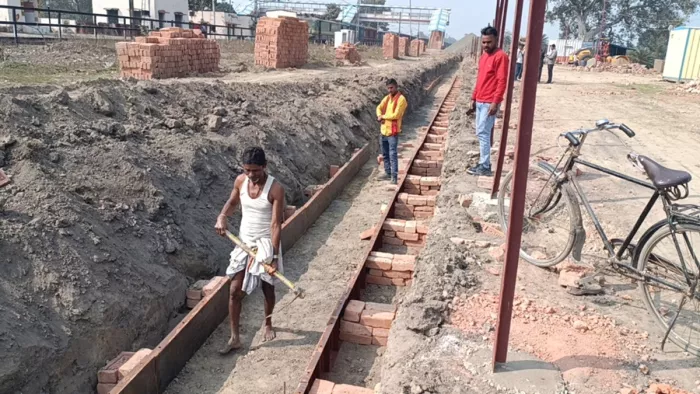 Begusarai News: तेघड़ा रेलवे स्टेशन के विस्तारीकरण का काम शुरू, लोगों ...