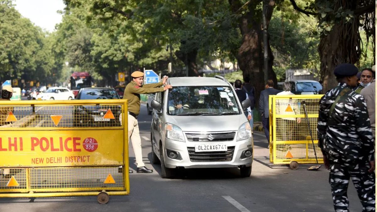 दिल्ली के नए CM के शपथ ग्रहण समारोह में VVIP को छोड़कर सभी की होगी ...