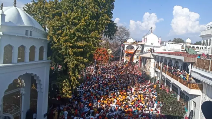 Jhanda Mela: झंडेजी के आरोहण में आस्था का सैलाब, गुरु भक्ति में रंगी ...