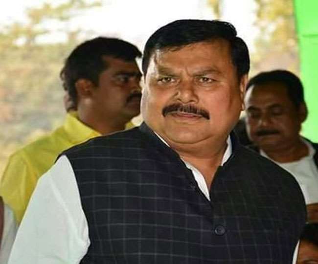 प्रवासी मजदूरों को बिहार में रोजगार के सवाल पर राजद ने पूछा सवाल ...