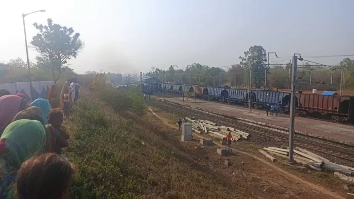 MP Train Accident: शहडोल के सिंहपुर रेलवे स्टेशन पर दो माल गाड़ियों के ...