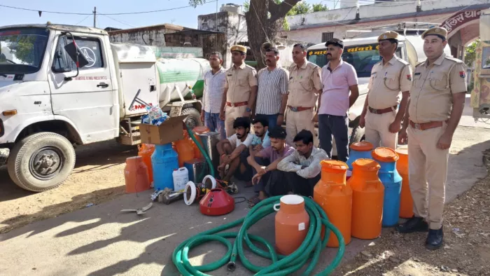 Rajasthan News: अजमेर पुलिस ने सिंथेटिक दूध कारखाने का किया भंडाफोड़ ...