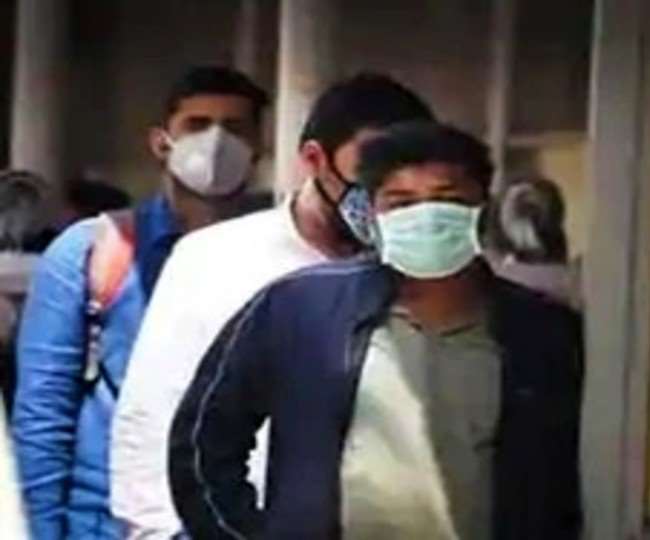 UP Lockdown 4 Guidelines : सार्वजनिक स्थलों पर मास्क लगाना अनिवार्य, थूकने पर लगेगा दंड - UP ...