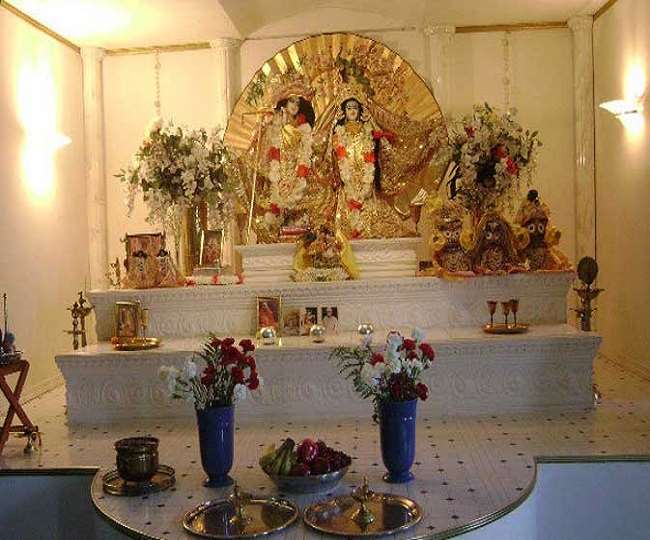 Puja Ghar Vastu Tips: पूजा घर के लिए जरूरी हैं ये 5 चीजें, जानें क्या ...