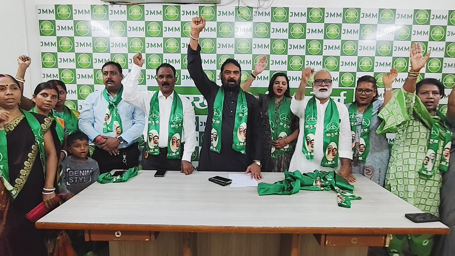 हेमंत सोरेन की पार्टी ने दिया भाजपा को झटका, कार्यसमिति सदस्य अंकिता ...