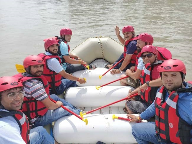 ब्यास नदी में रिवर राफ्टिग केंद्र के लिए ट्रायल जारी - river rafting ...