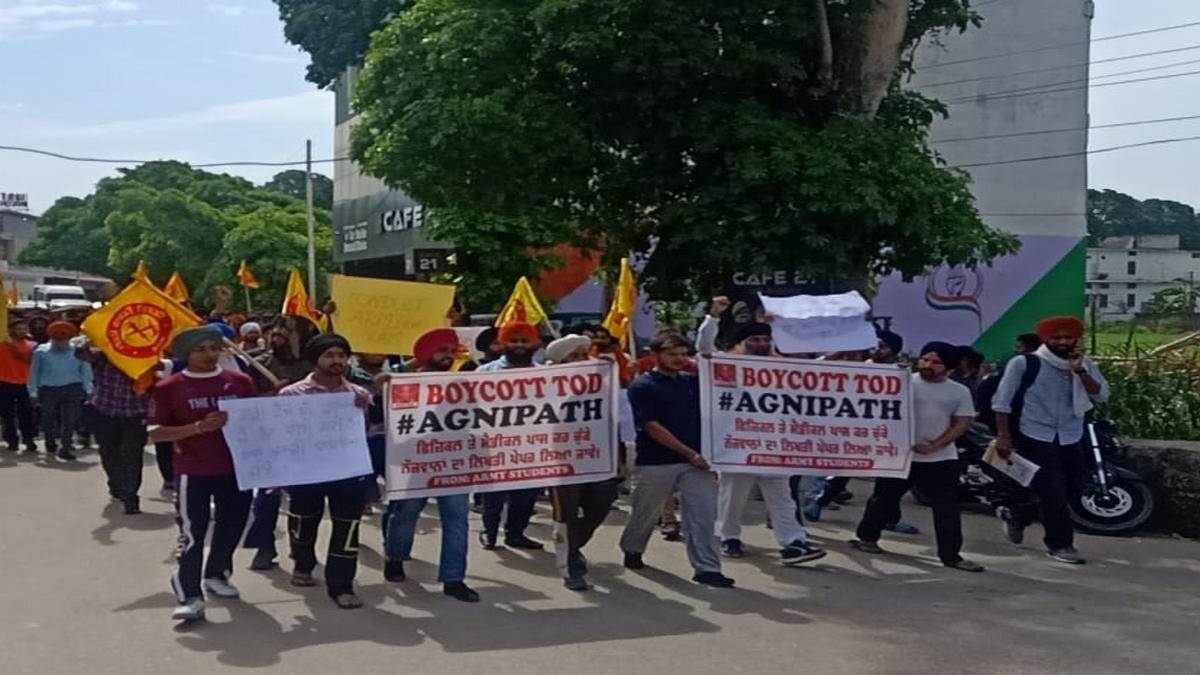Agnipath Protest: अग्निपथ का विरोध... आनंदपुर साहिब में हाईवे जाम ...